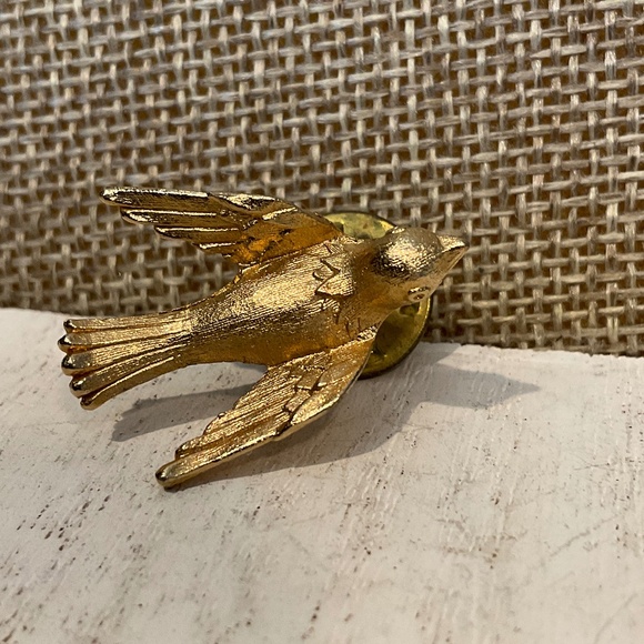 Avon | Jewelry | Vintage Avon Gold Flying Bird Lapel Pin | Poshmark